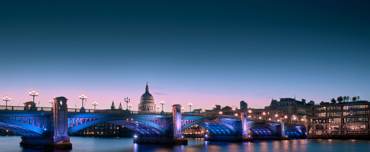 Input: There is a space in the parking area of 22 Reed... | London ...